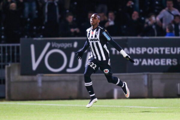 Officiel - Jonathan Kodjia fait son retour en Ligue 2 et signe au FC ...